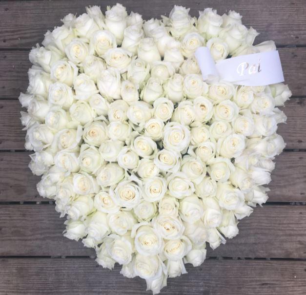 200 White Rose Heart - Bloomsvilla