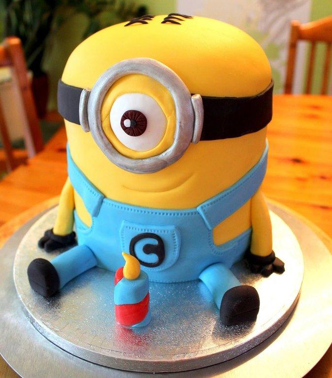 Rocking Minion Cake - Bloomsvilla