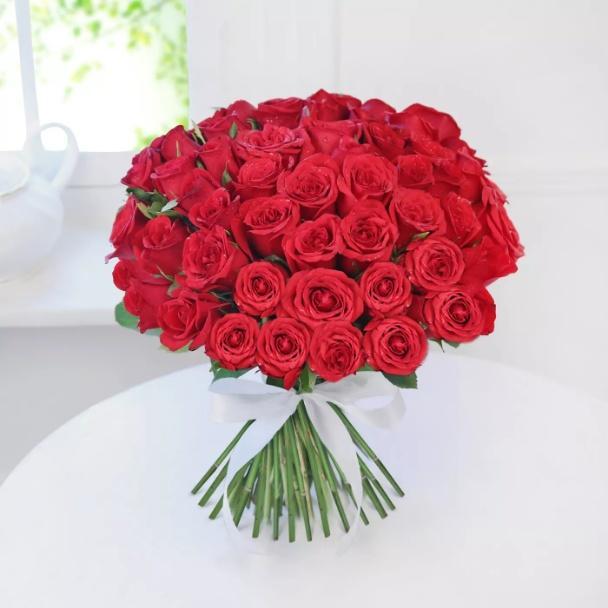 Flowerly Hug | 25 Red Roses Bouquet | Send Flowers Online– Bloomsvilla