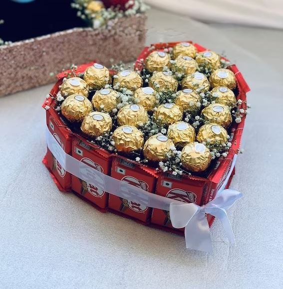Ferrero Heart Kit-Kat Love - Bloomsvilla