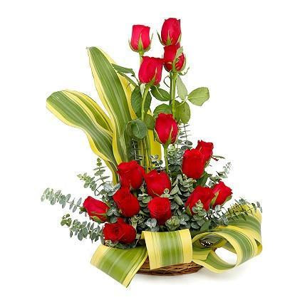 Red Beauty- Red Rose Hand Bouquet | 15 Red Roses Bouquet | Send Flowers ...
