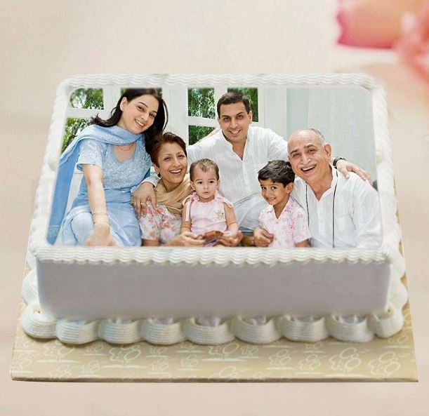 Deluxe Family Photo Cake– Bloomsvilla